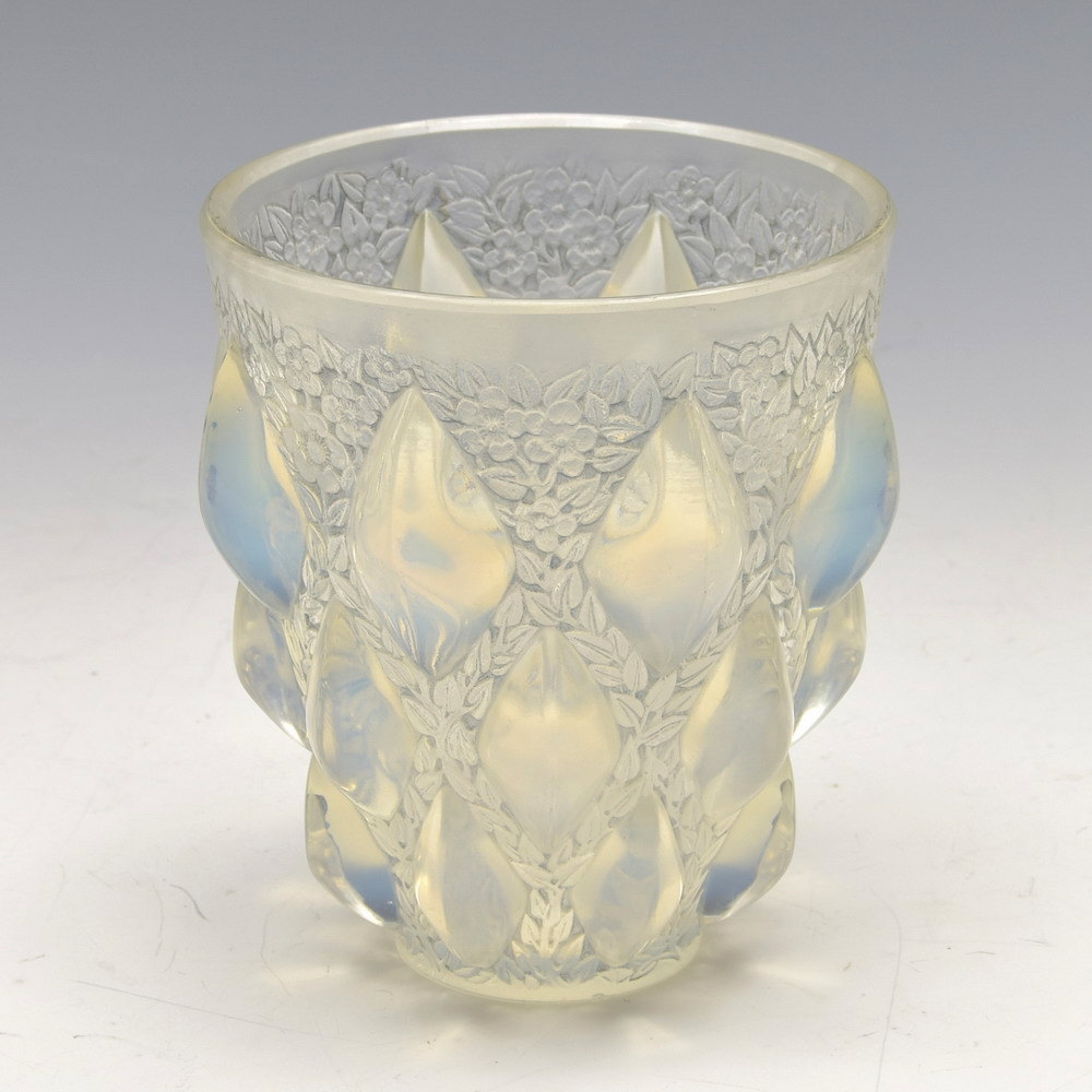 Satinated glass vase "Rampillon", design - auctions & price archive