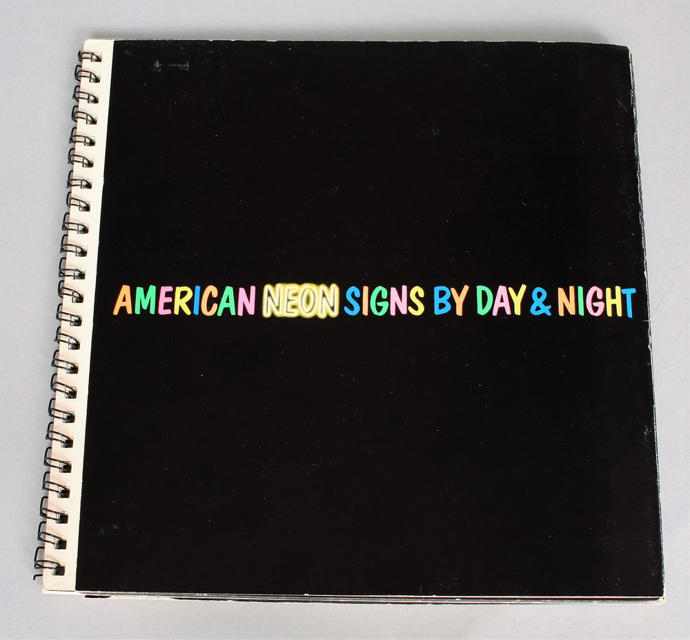 American Neon signs By Day & Night fotograaf Toon Michiels | Barnebys