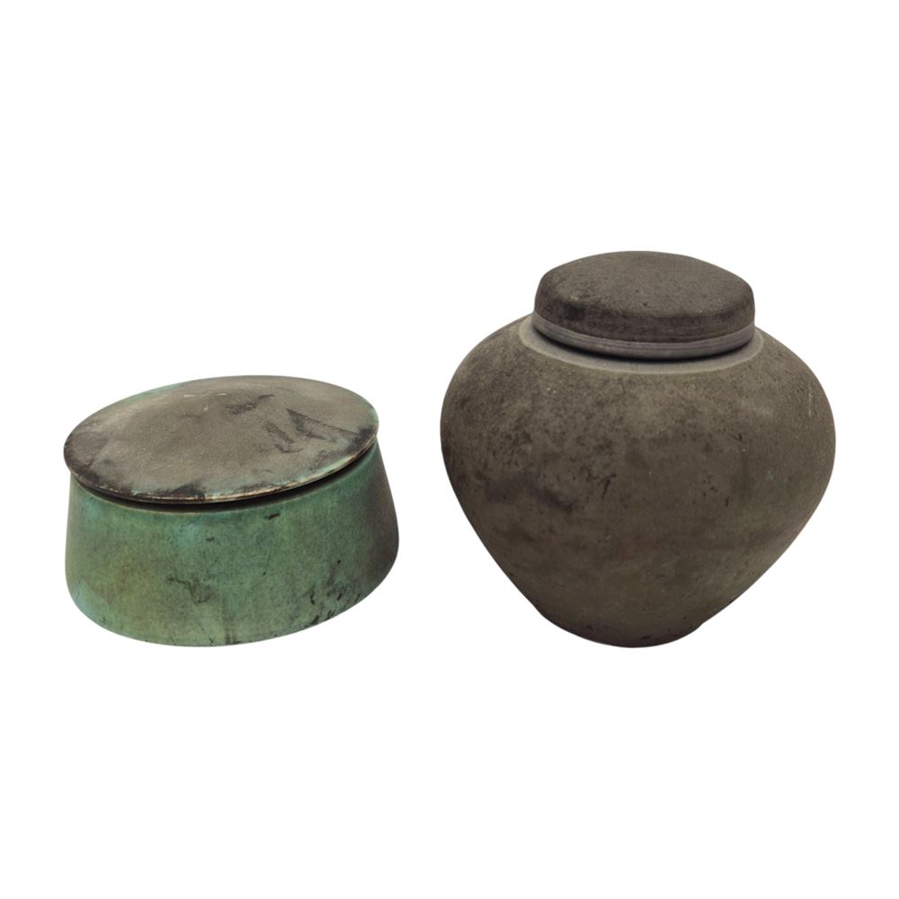Lot with Dutch ceramics (6x) Two raku - Auktionen & Preisarchiv